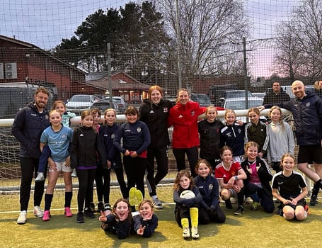 Special guests attended Crediton Youth FC girls training ...