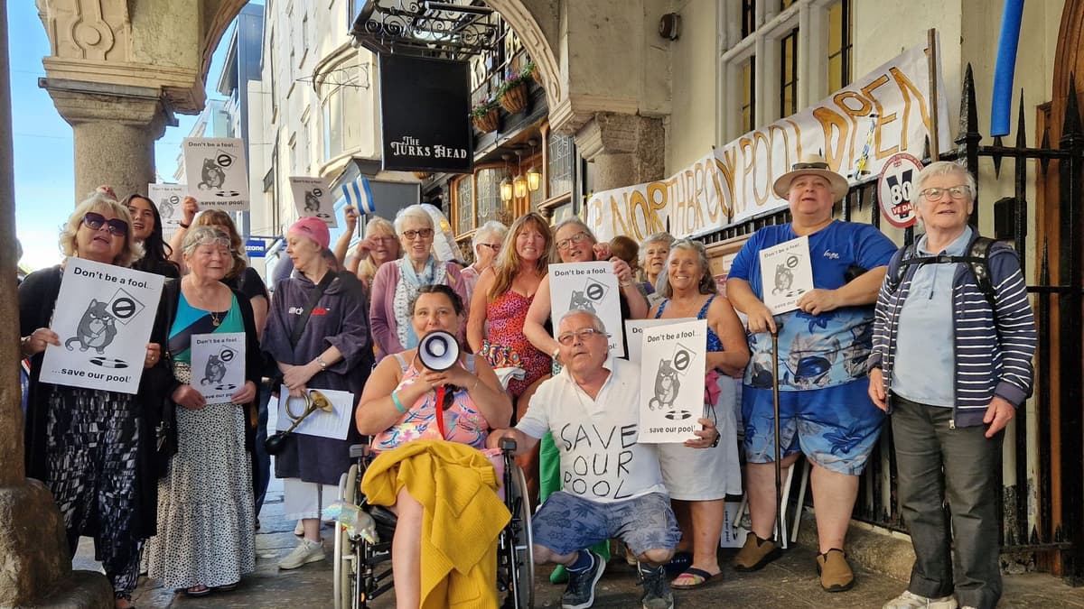 Protesters hit the streets in battle to save swimming pool ...